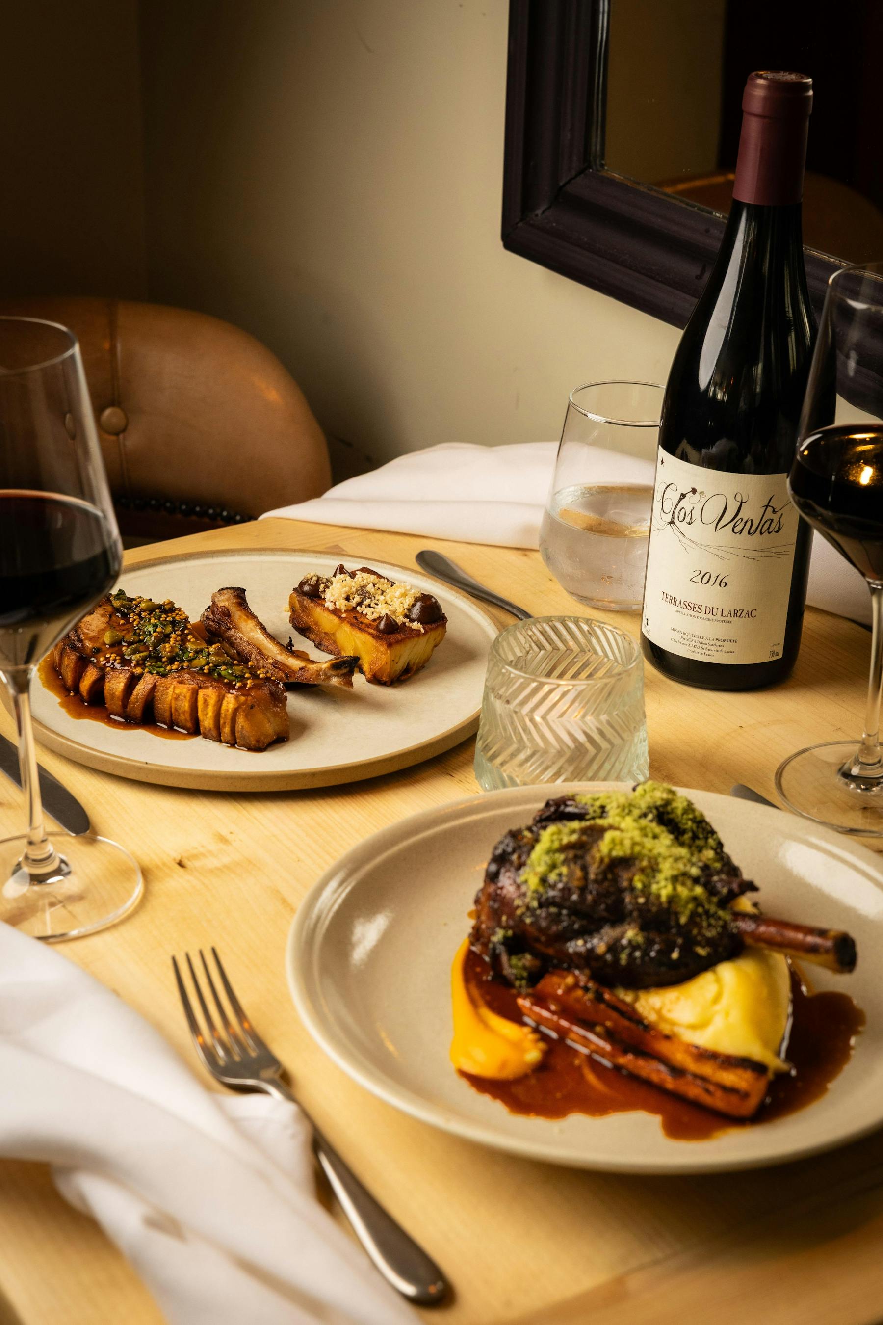 The Two Pigs - Barton-under-Needwood, ENGLAND | Tock