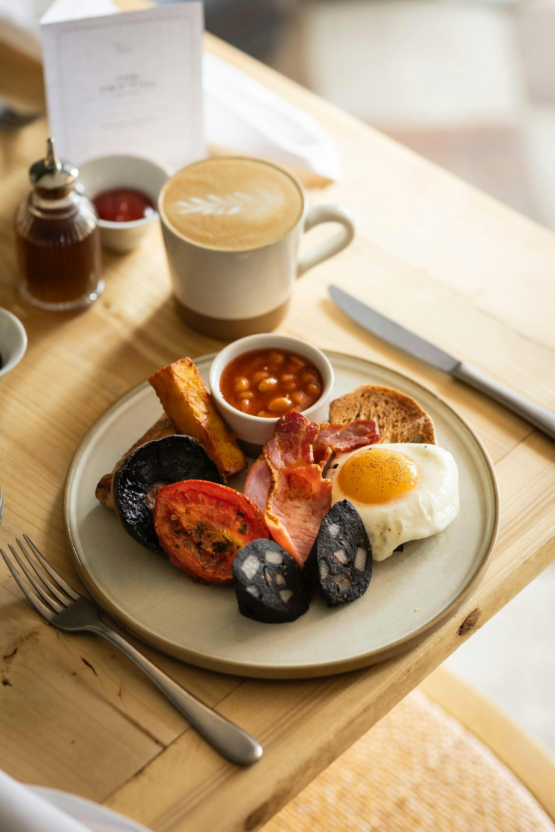 The Two Pigs - Barton-under-Needwood, ENGLAND | Tock