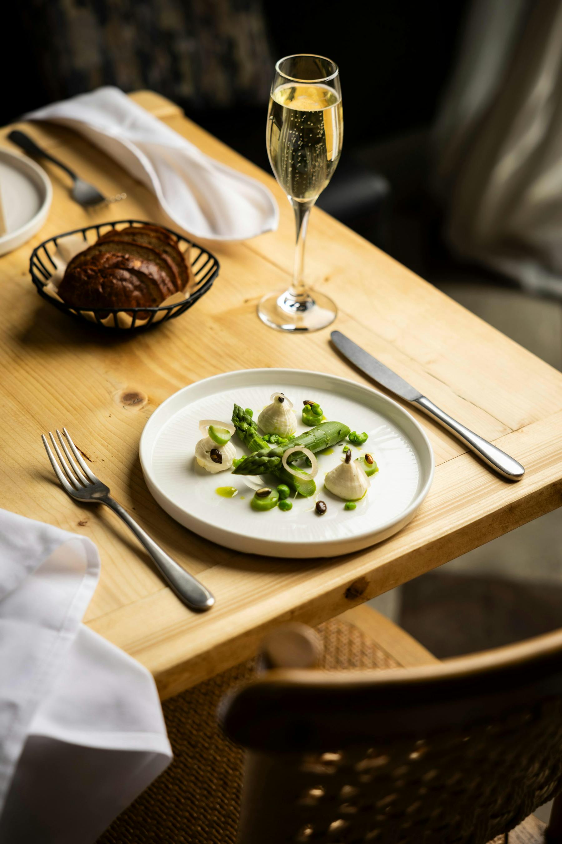 The Two Pigs - Barton-under-Needwood, ENGLAND | Tock