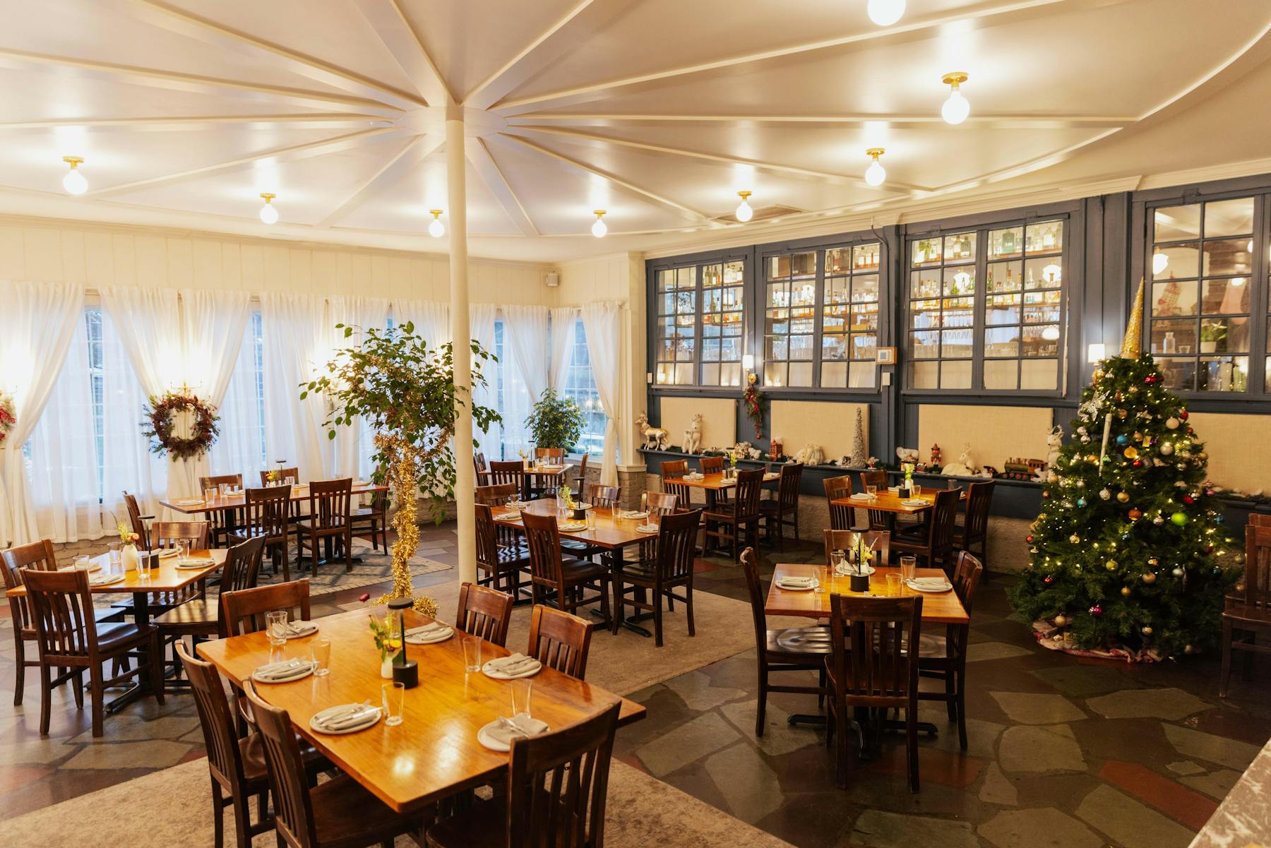 Zinnia - The Restaurant at Zinnia (Inside the Main Dining Rooms ...