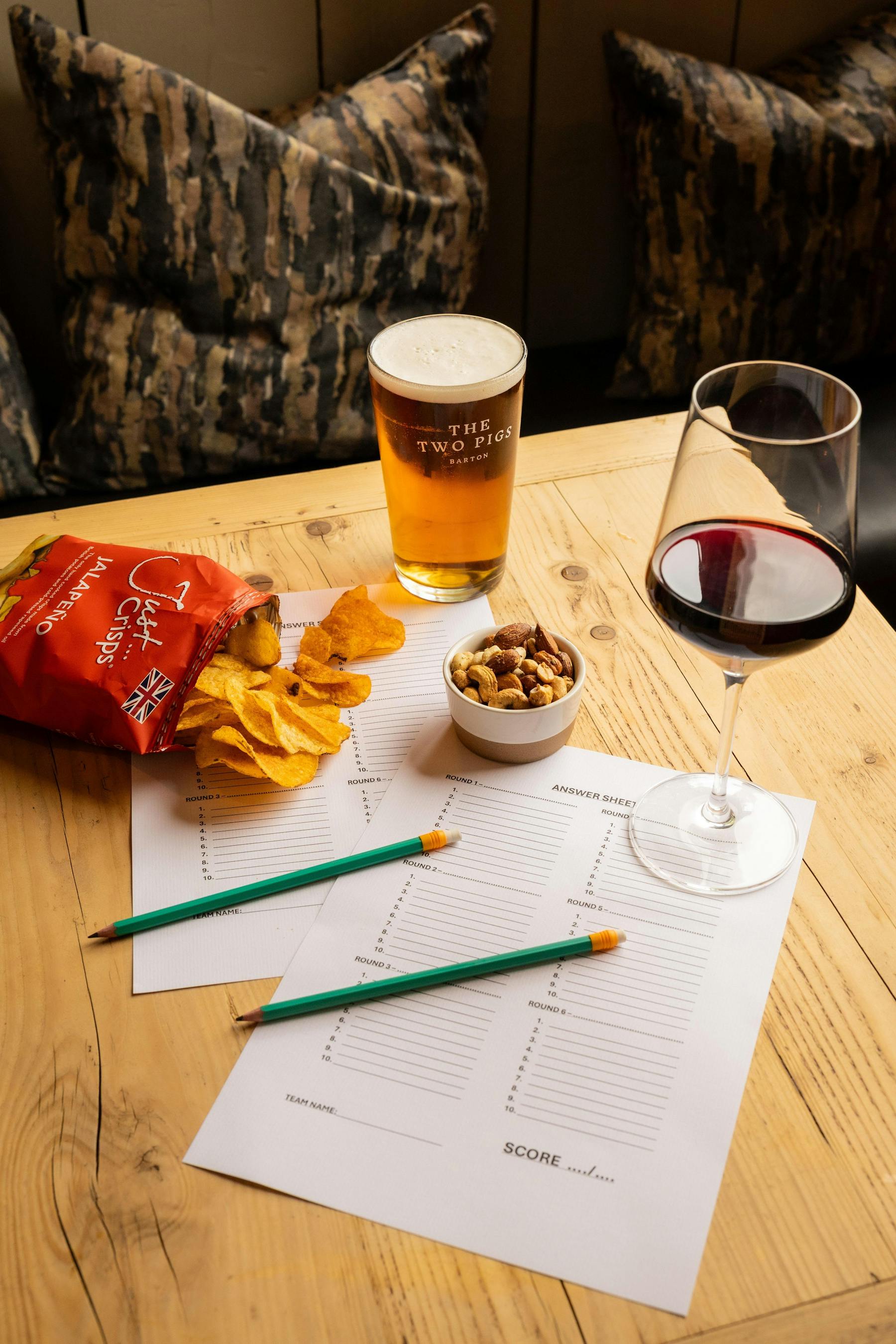 The Two Pigs - Barton-under-Needwood, ENGLAND | Tock