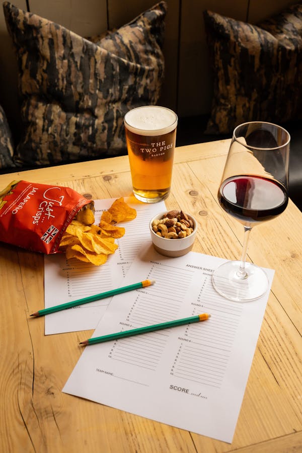 The Two Pigs - Barton-under-Needwood, ENGLAND | Tock