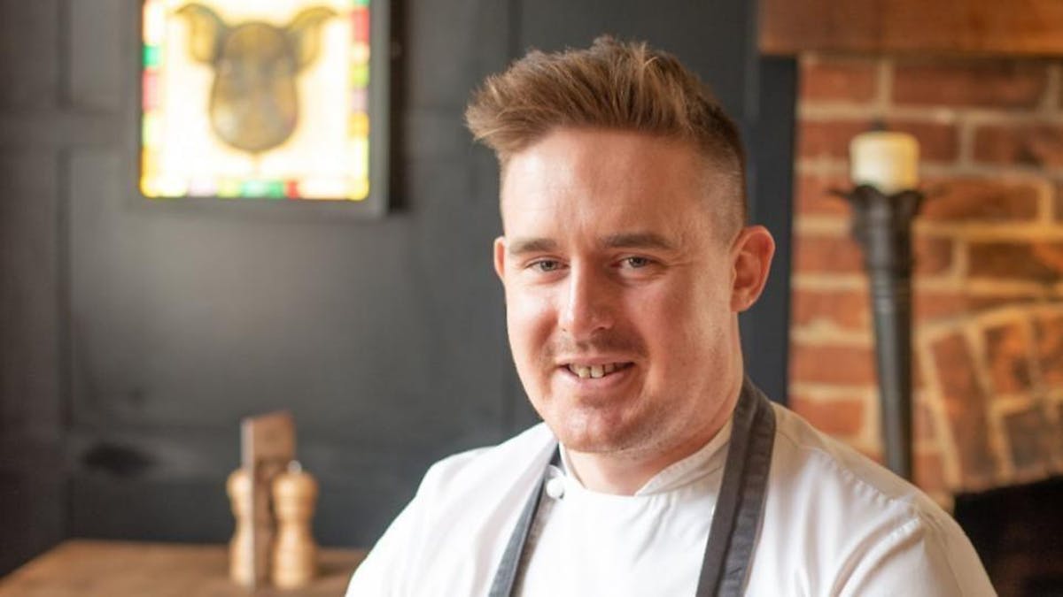 The Two Pigs - Barton-under-Needwood, ENGLAND | Tock